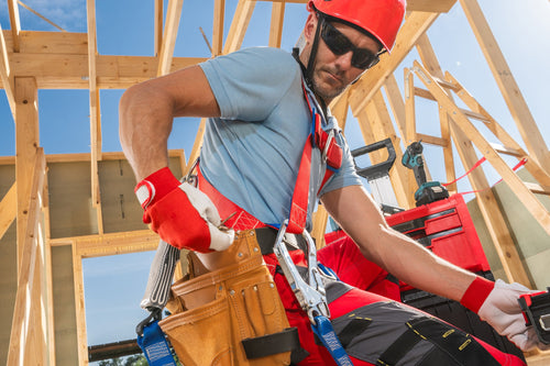 Fall Protection Harnesses (2025 Guide): Types, Standards, Fit & In